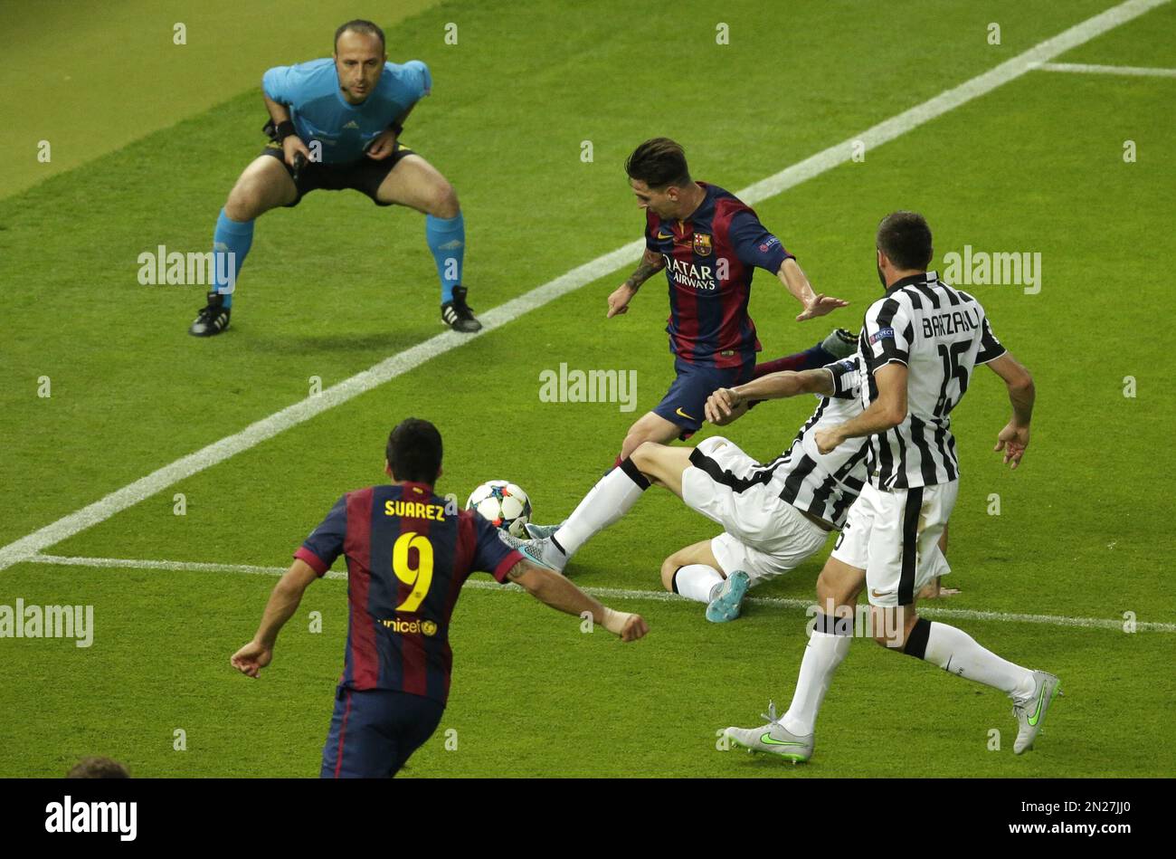 Barcelona's Lionel Messi kicks the ball next to Juventus' Leonardo ...