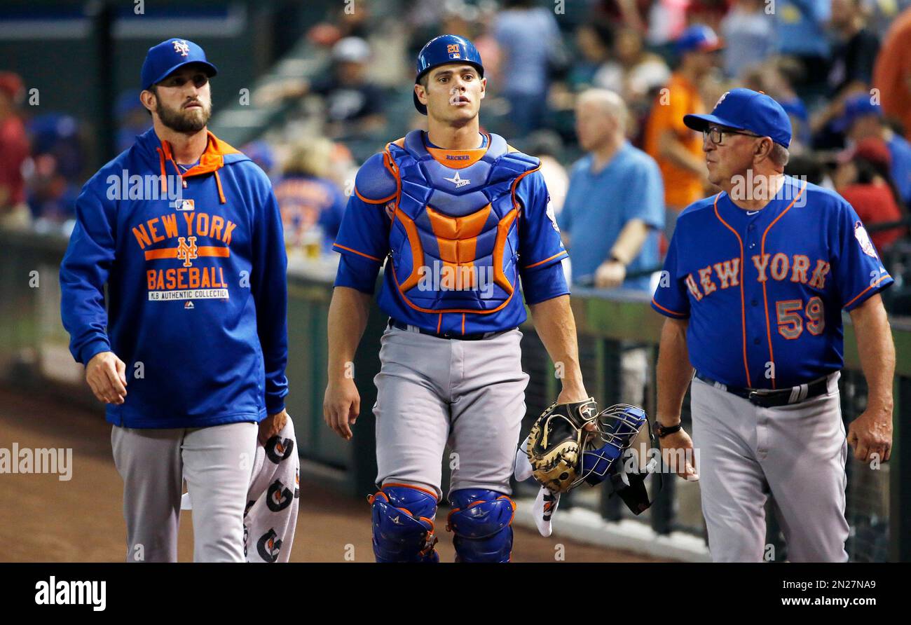 New York Mets pitcher Jonathon Niese, left, walks back to the dugout ...