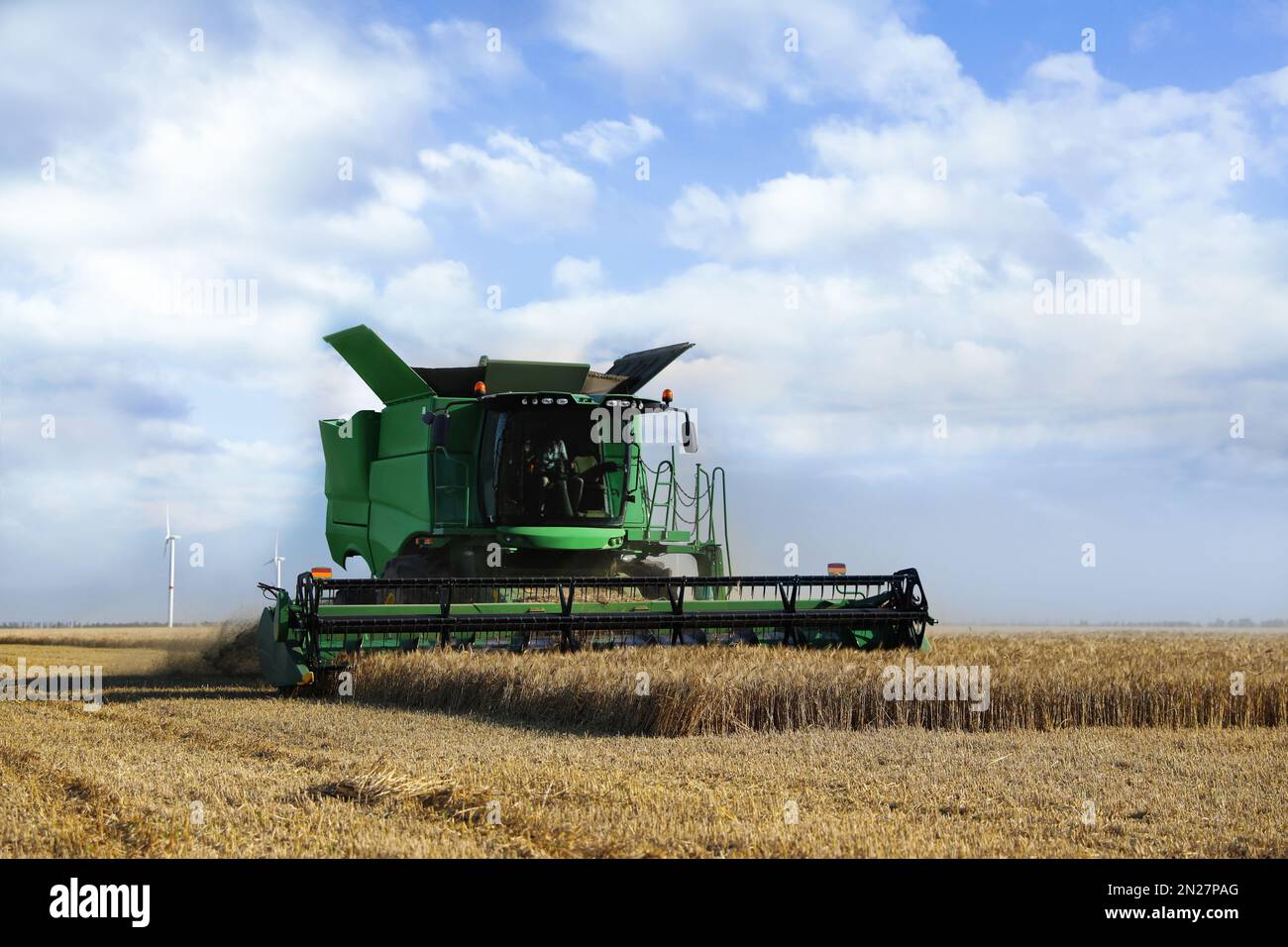 Modern combine harvester working in agricultural field Stock Photo - Alamy