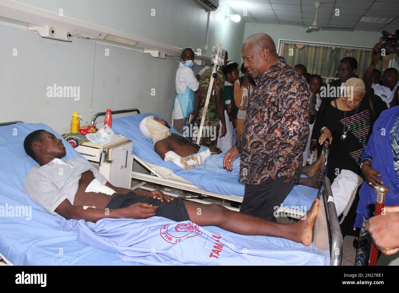 Ghana President John Dramani Mahama visits victims of the gas station ...