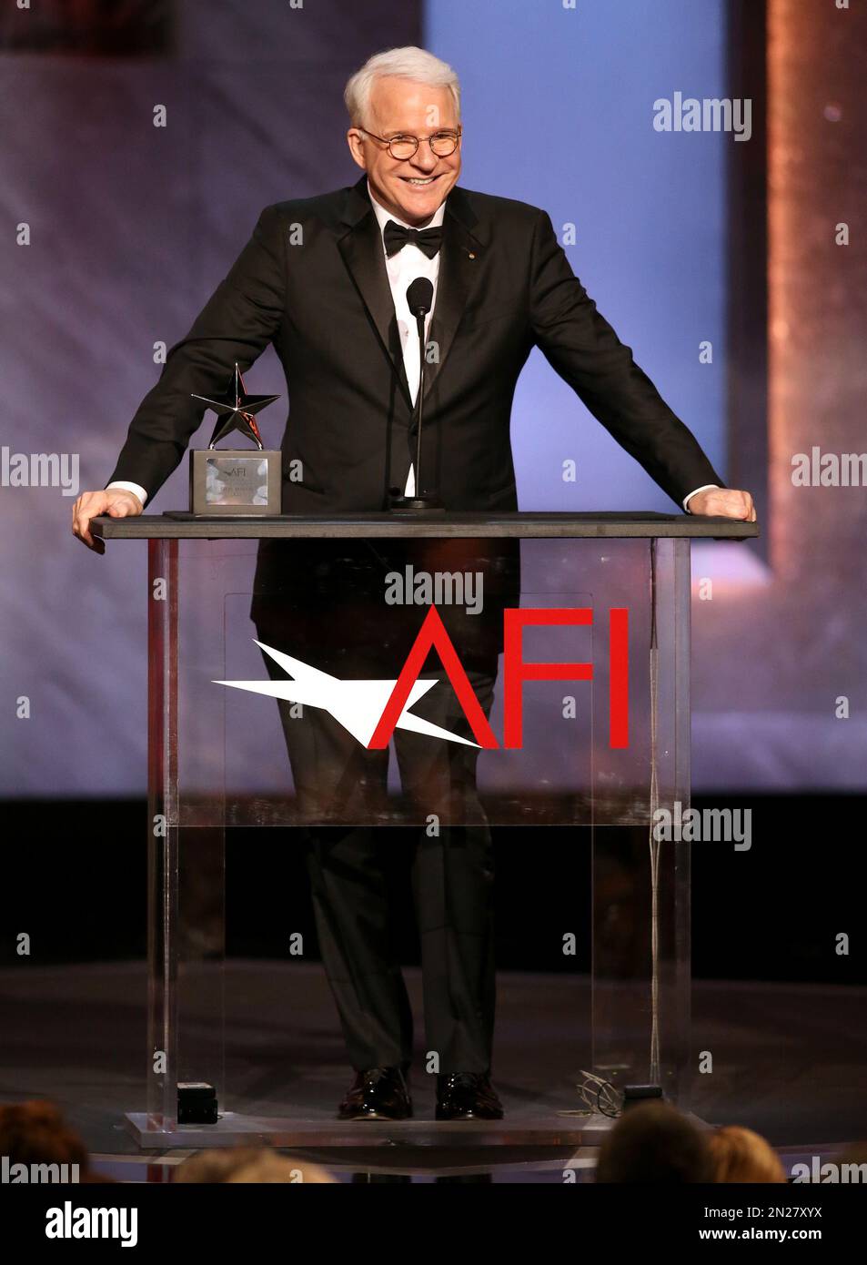 Honoree Steve Martin accepts his award at the 43rd AFI Lifetime ...