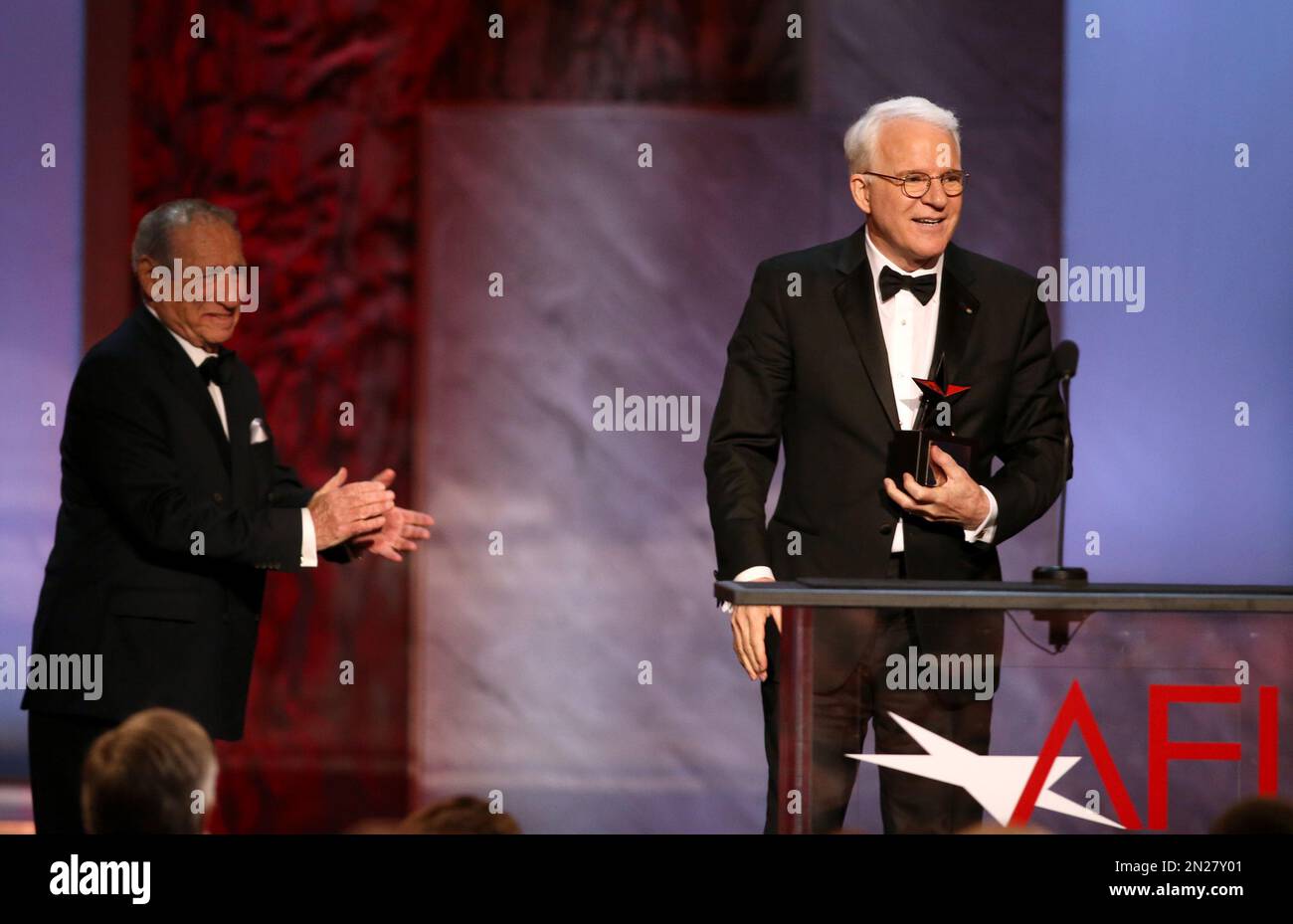 Honoree Steve Martin accepts his award at the 43rd AFI Lifetime ...