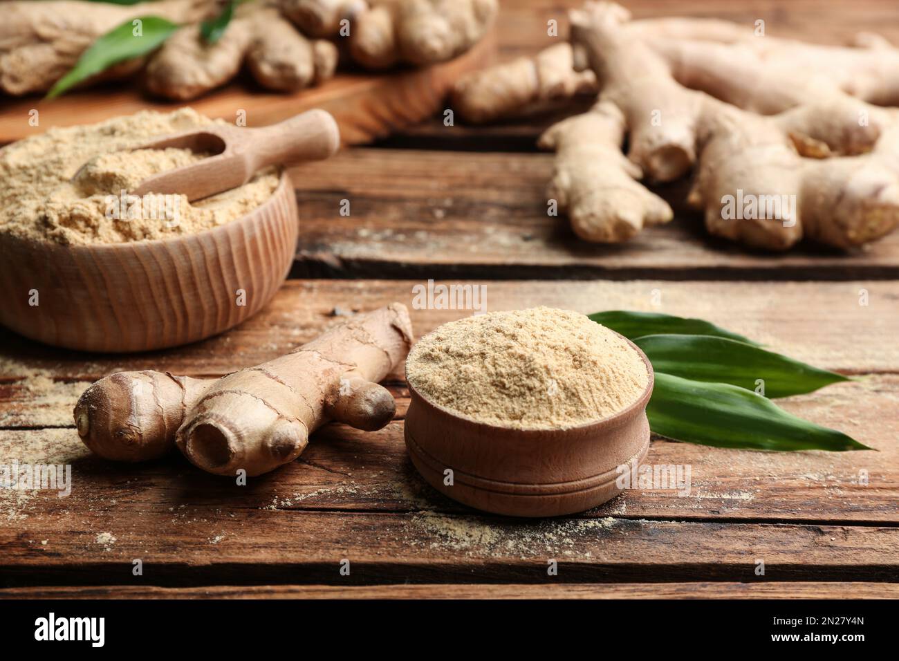 Ginger powder fresh root hi-res stock photography and images - Alamy