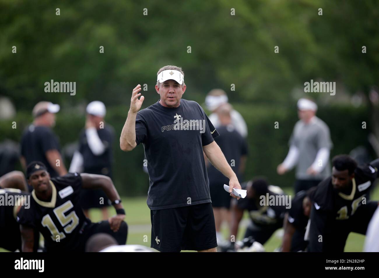 New Orleans Saints head coach Sean Payton talks to players during an ...