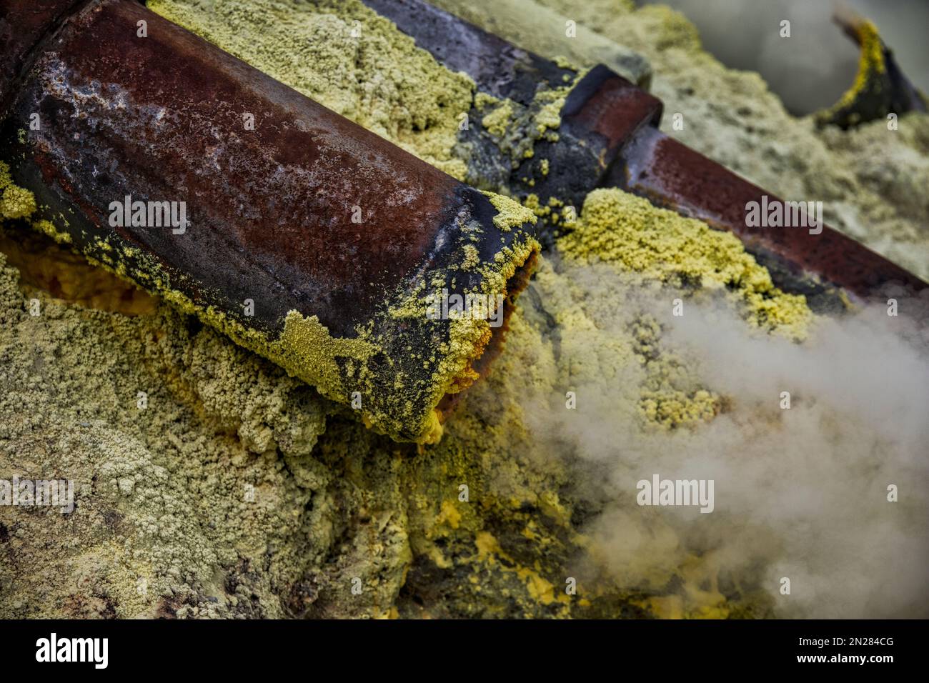 Kawa Ijen sulphur mining, Java, Indonesia Stock Photo - Alamy