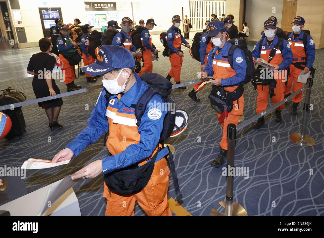 Members of a Japanese disaster relief unit leave Tokyo's Haneda airport ...