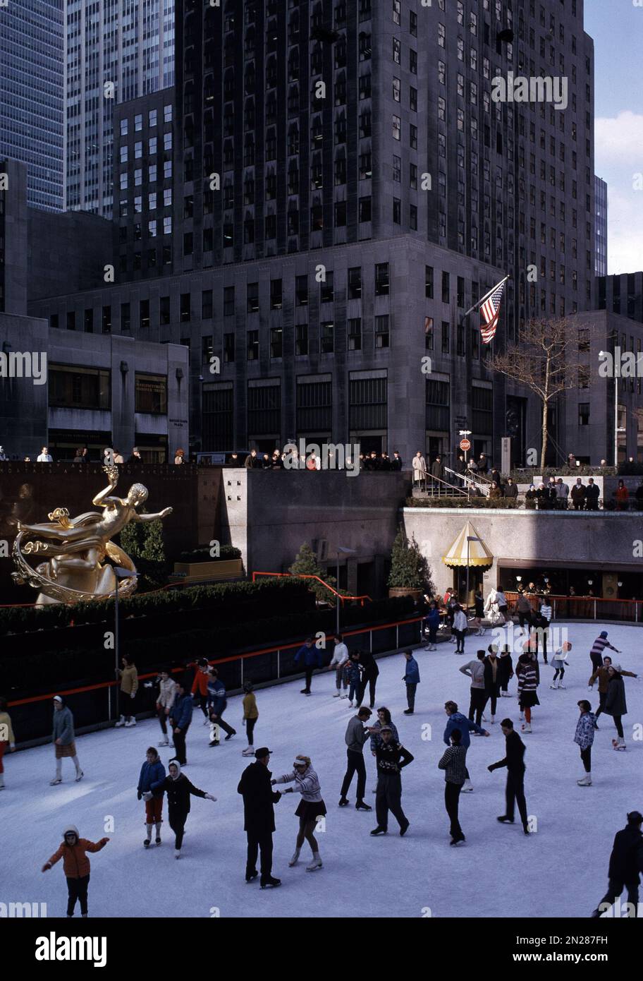 Ice skaters glide around the Rockefeller Center ice skating rink in New ...