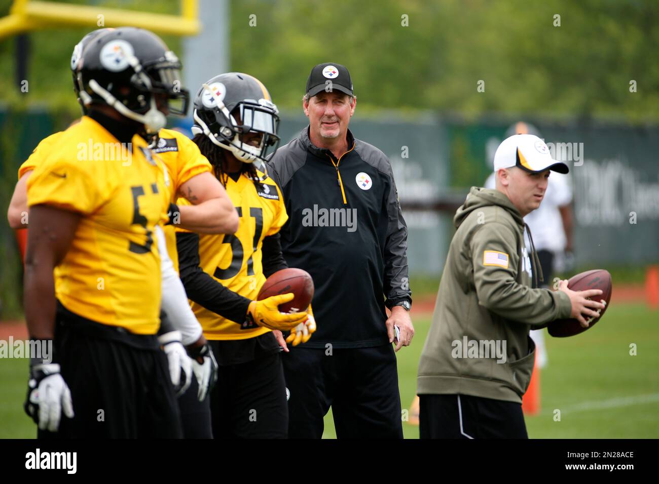 Pittsburgh Steelers defensive coordinator Keith Butler, center, watches ...