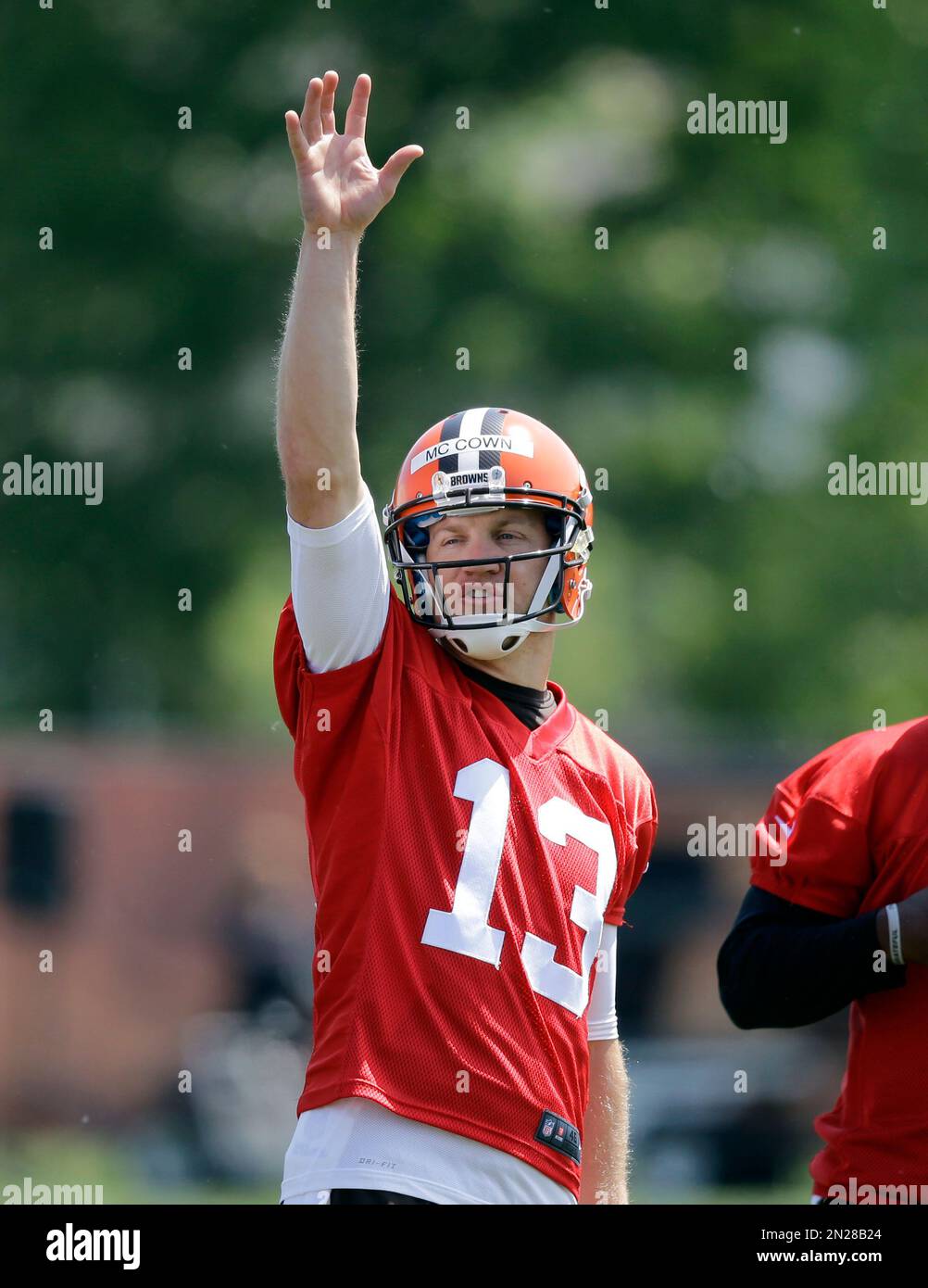 Cleveland Browns quarterback Josh McCown calls out a play during an NFL ...