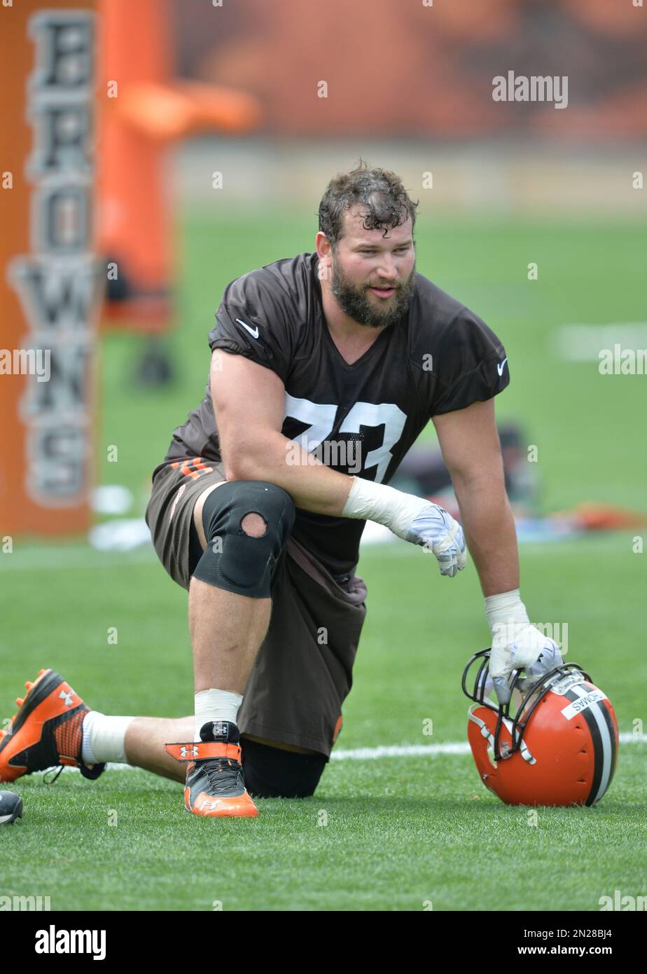 Cleveland Browns offensive lineman Joe Thomas (73) participates in an ...