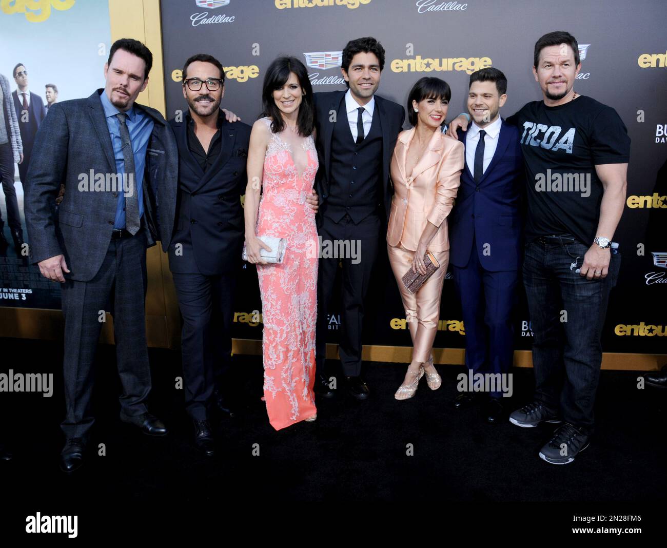 Kevin Dillon, from left, Jeremy Piven, Perrey Reeves, Adrian Grenier ...