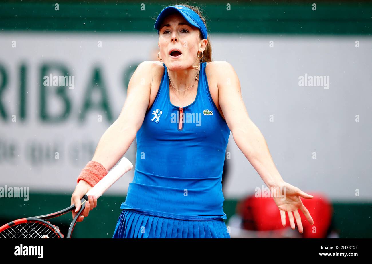 France's Alize Cornet reacts as she plays Ukraine's Elina Svitolina ...