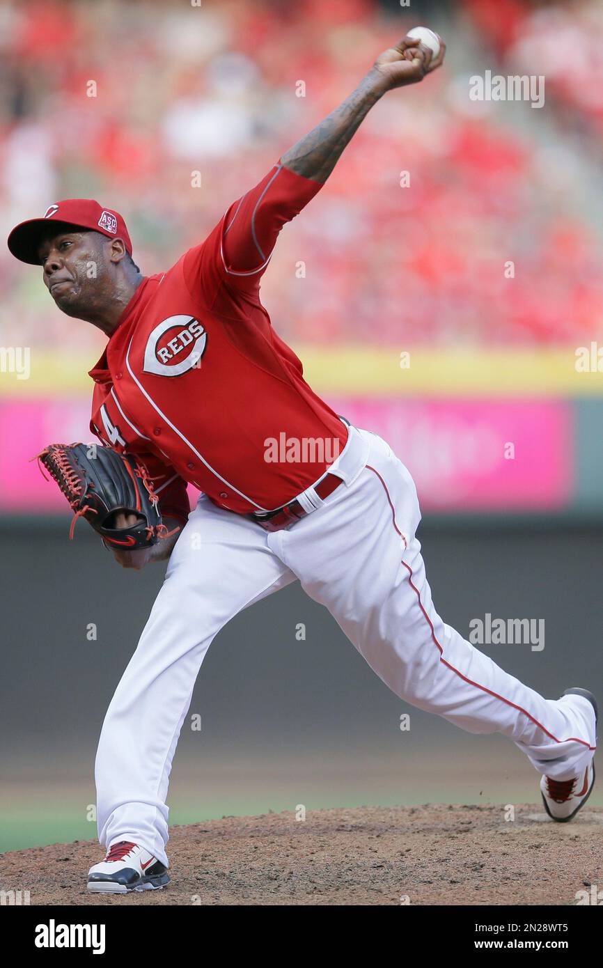 Cincinnati Reds relief pitcher Aroldis Chapman (54) throws in the ninth ...