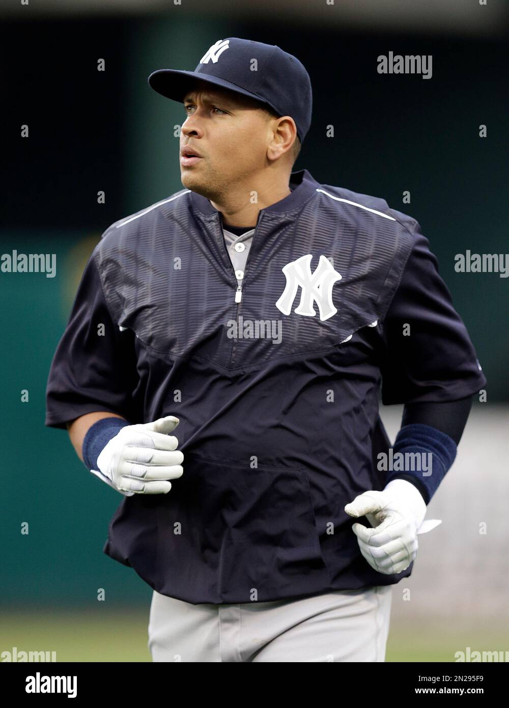 New York Yankees' Alex Rodriguez runs prior to the baseball game ...