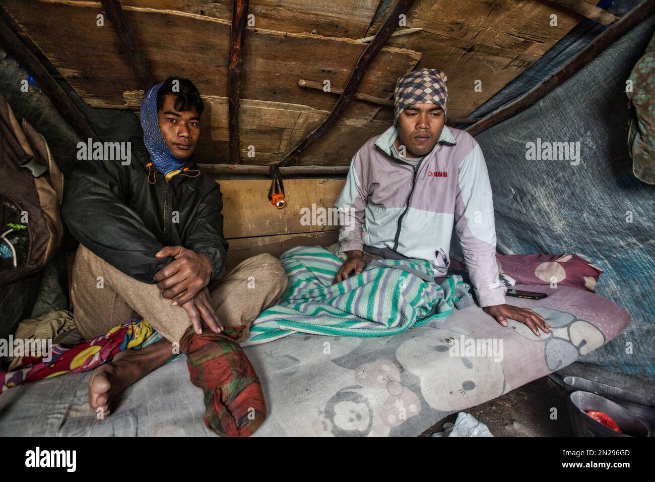 Kawa Ijen sulphur mining, Java, Indonesia Stock Photo - Alamy