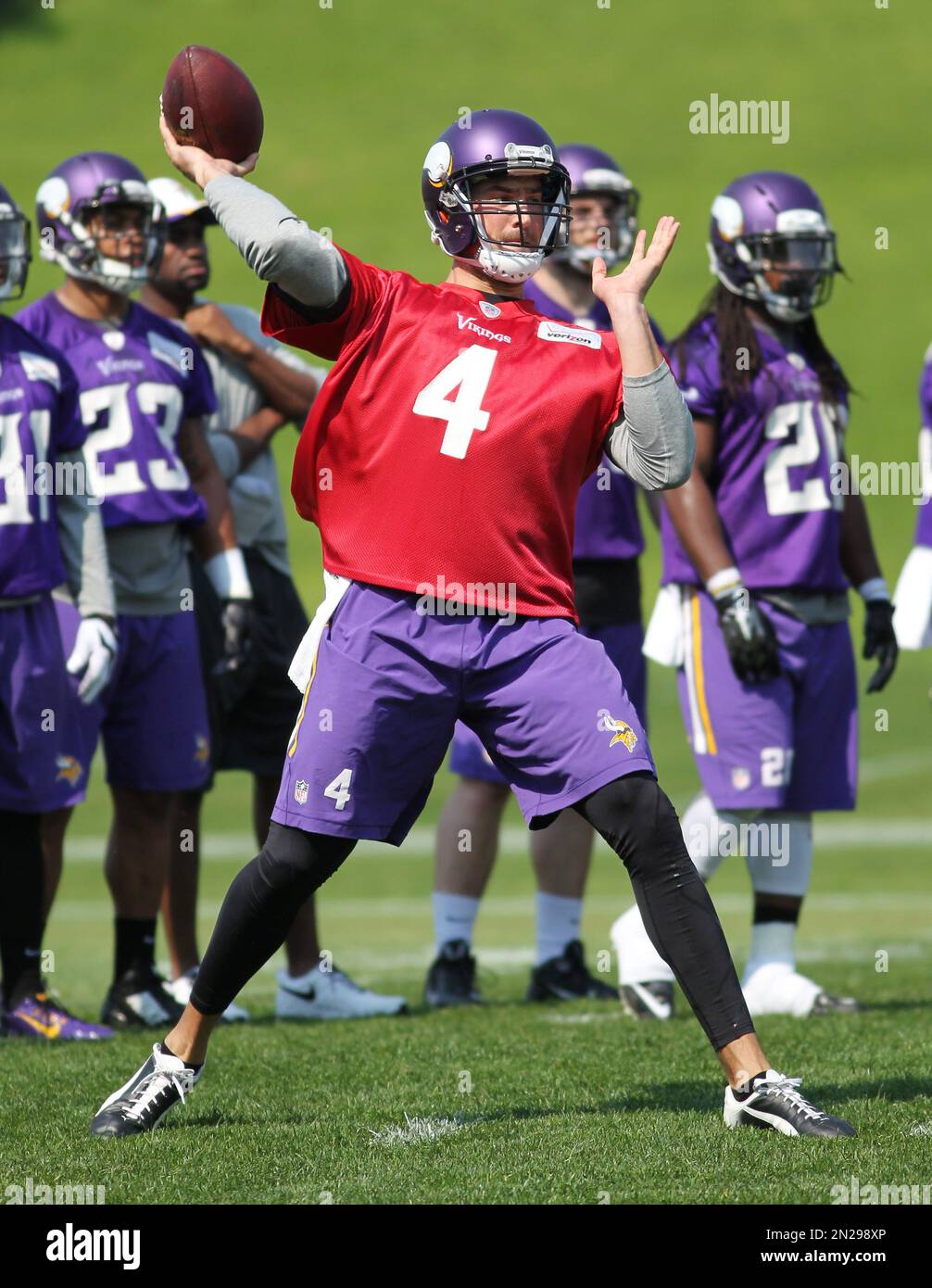 Minnesota Vikings Mike Kafka throws during OTA football practice at the ...