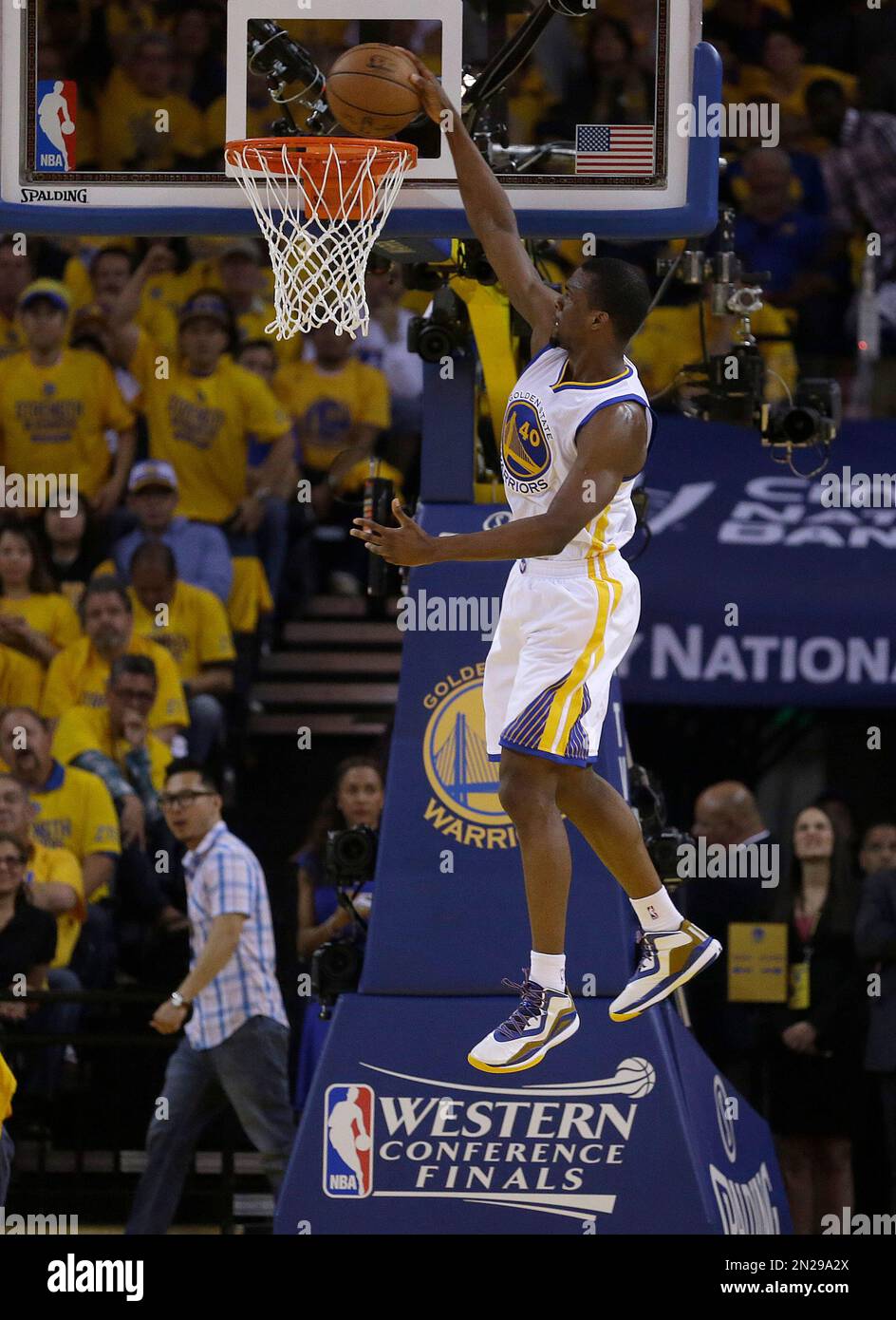 Golden State Warriors forward Harrison Barnes (40) dunks against the ...