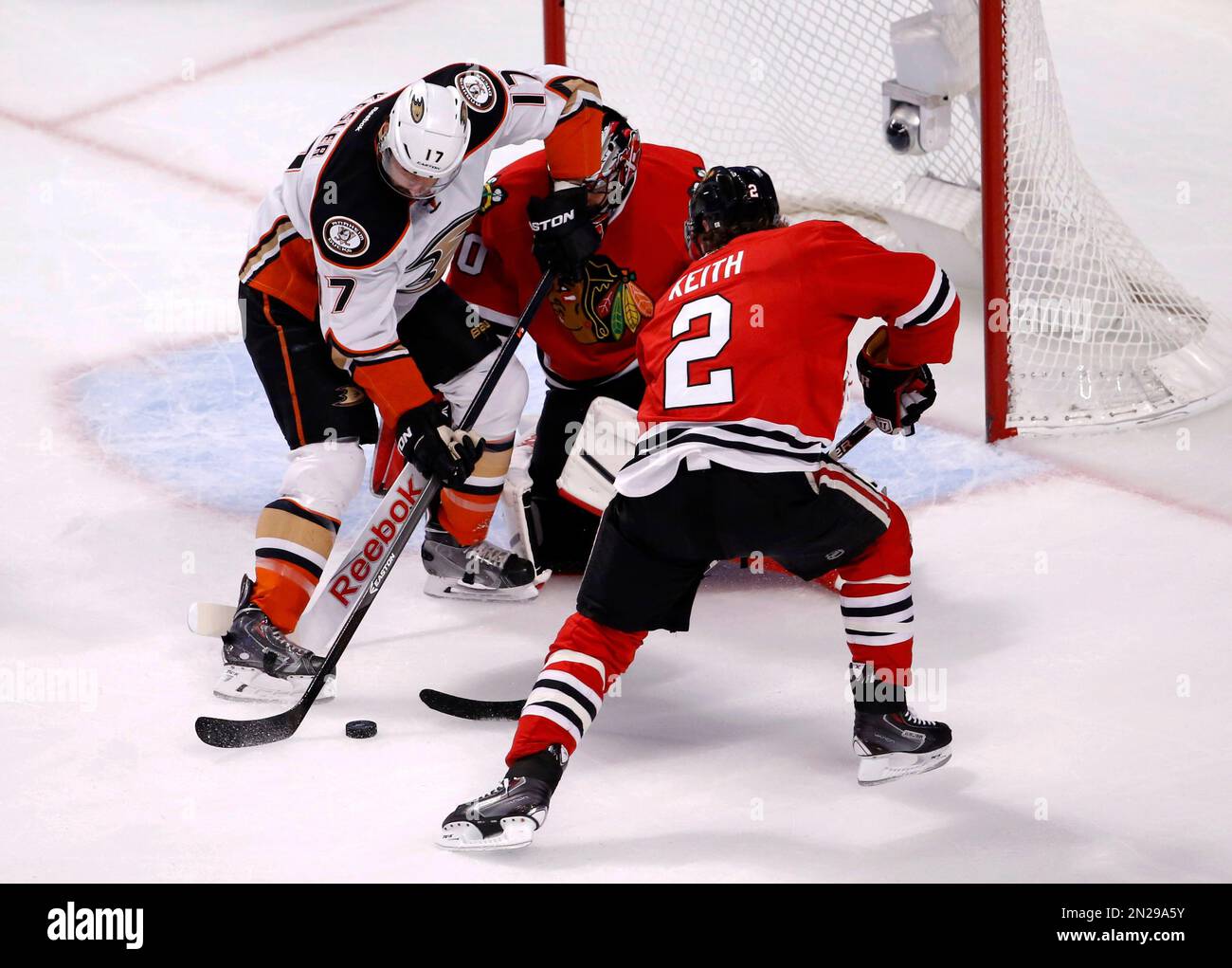Anaheim Ducks center Ryan Kesler (17) tries to shoot on Chicago ...