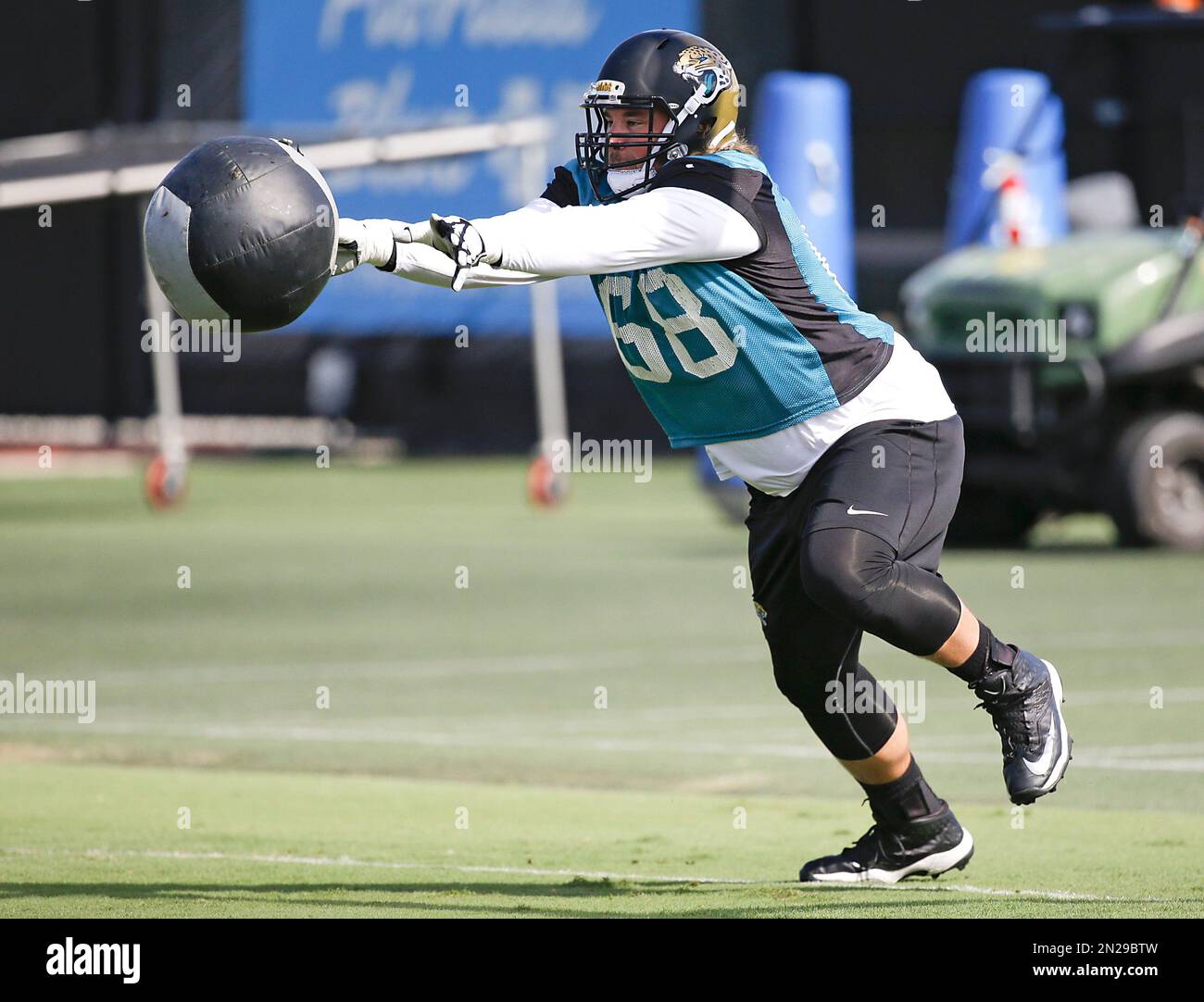Jacksonville Jaguars guard Zane Beadles goes through a drill during NFL ...