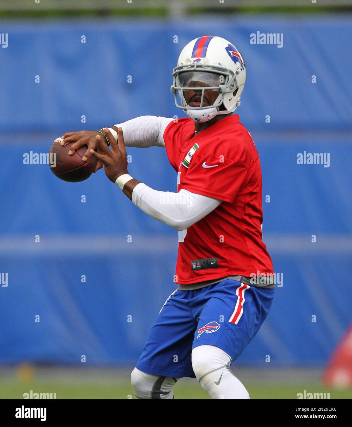 Buffalo Bills quarterback Tyrod Taylor (5) takes part in drills during ...