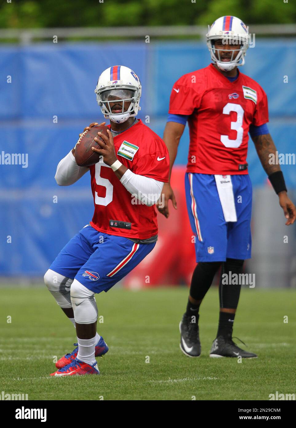 Buffalo Bills quarterback EJ Manuel (3) watches as quarterback Tyrod ...