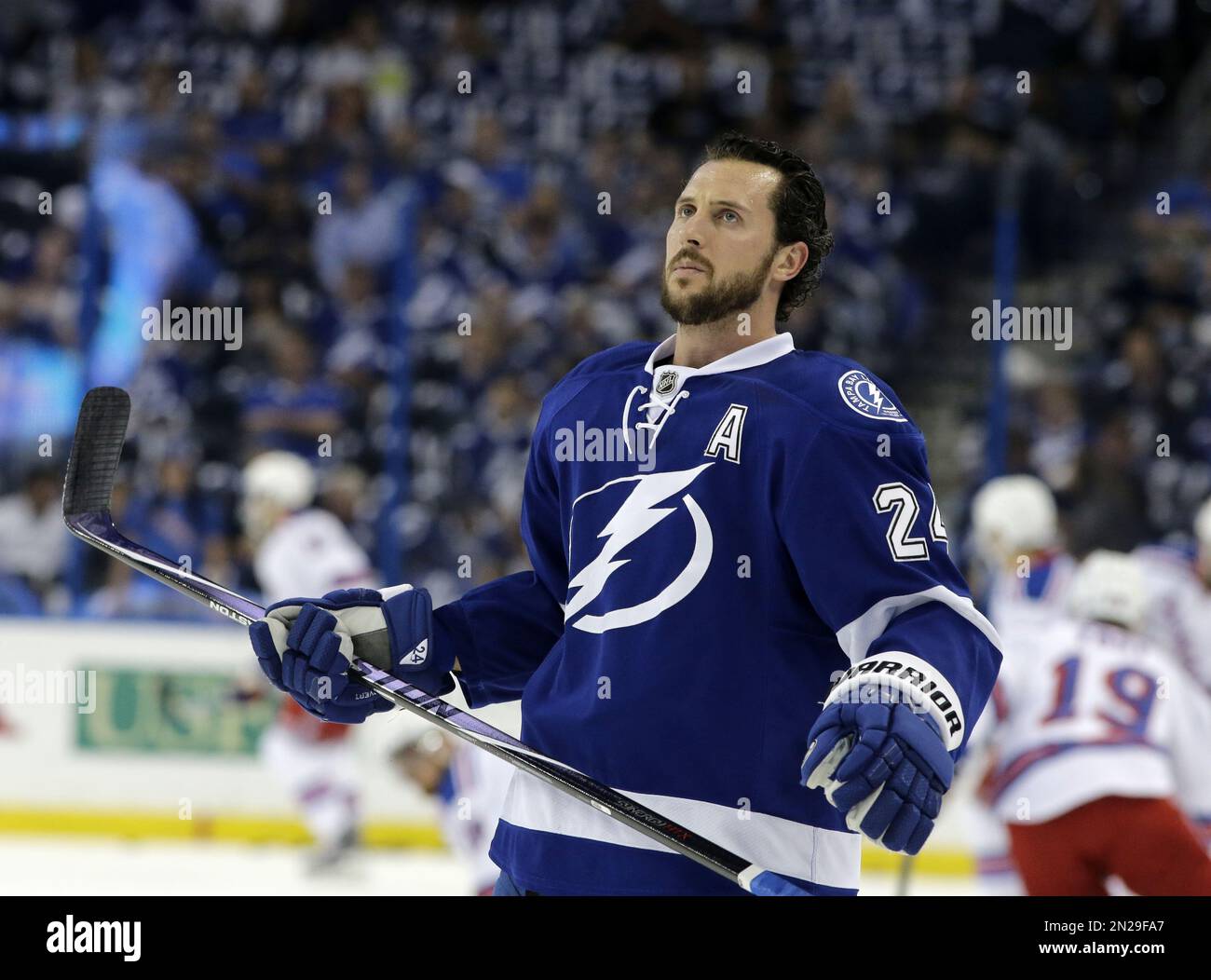 Tampa Bay Lightning right wing Ryan Callahan (24) warms up before Game ...