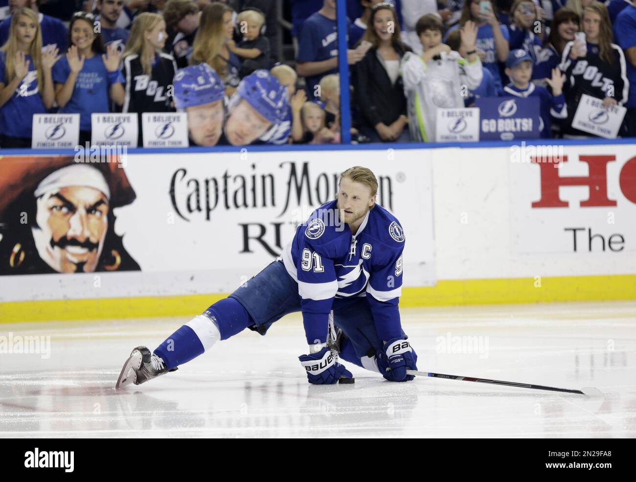 Tampa Bay Lightning center Steven Stamkos (91) warms up before Game 6 ...