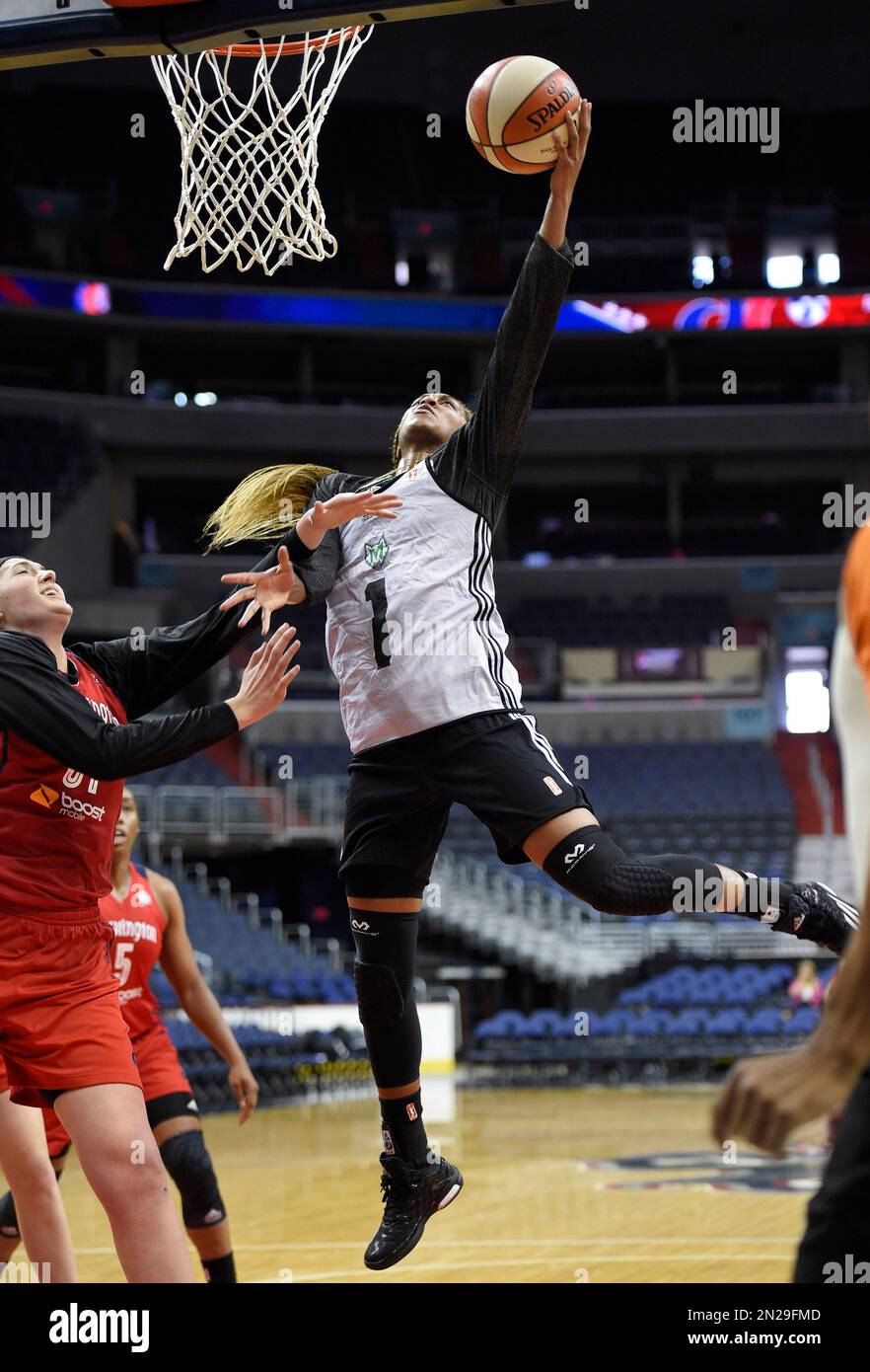 Minnesota Lynx Shae Kelley (1) goes to the basket against Washington ...