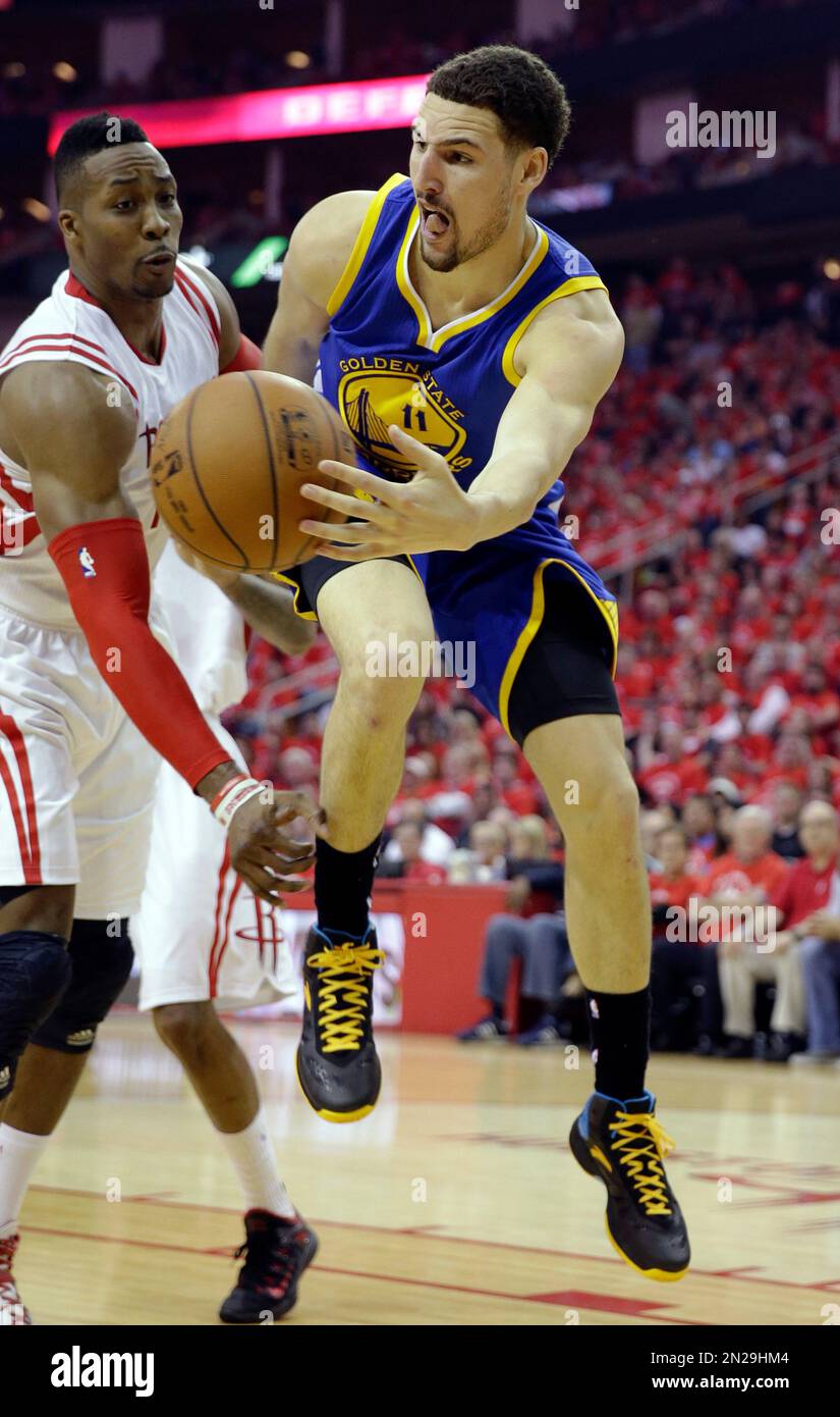 Golden State Warriors guard Klay Thompson (11) passes around Houston ...
