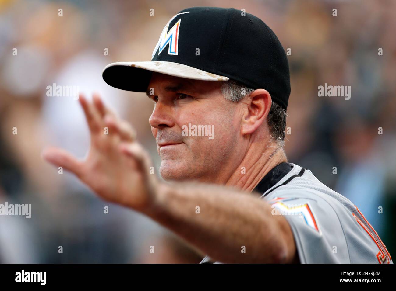 Miami Marlins manager Dan Jennings ways to the Pittsburgh Pirates bench ...