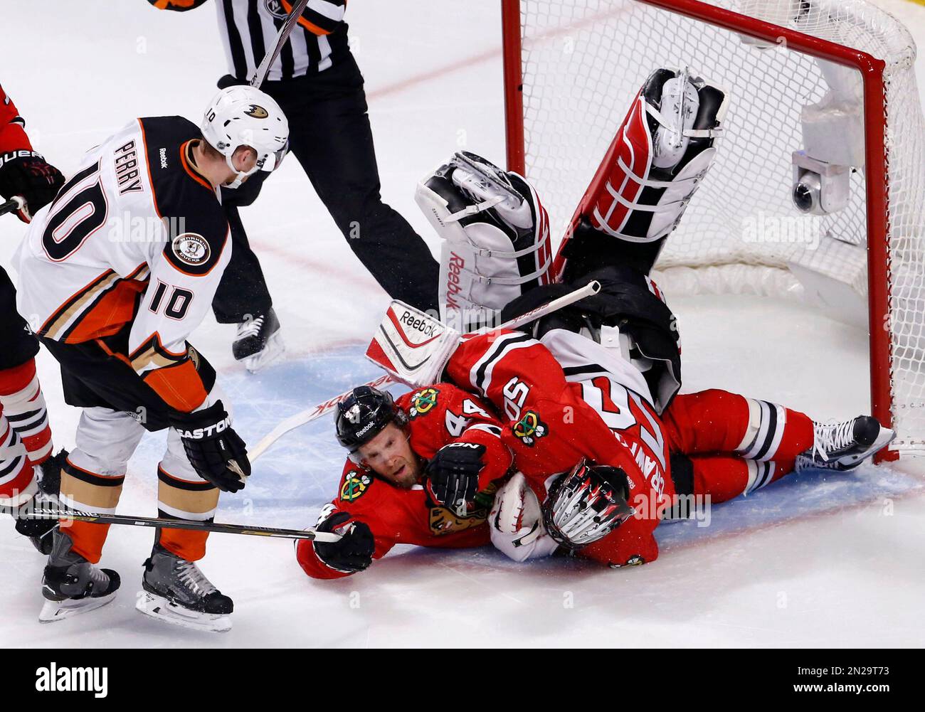 Chicago Blackhawks defenseman Kimmo Timonen (44) collides with goalie ...
