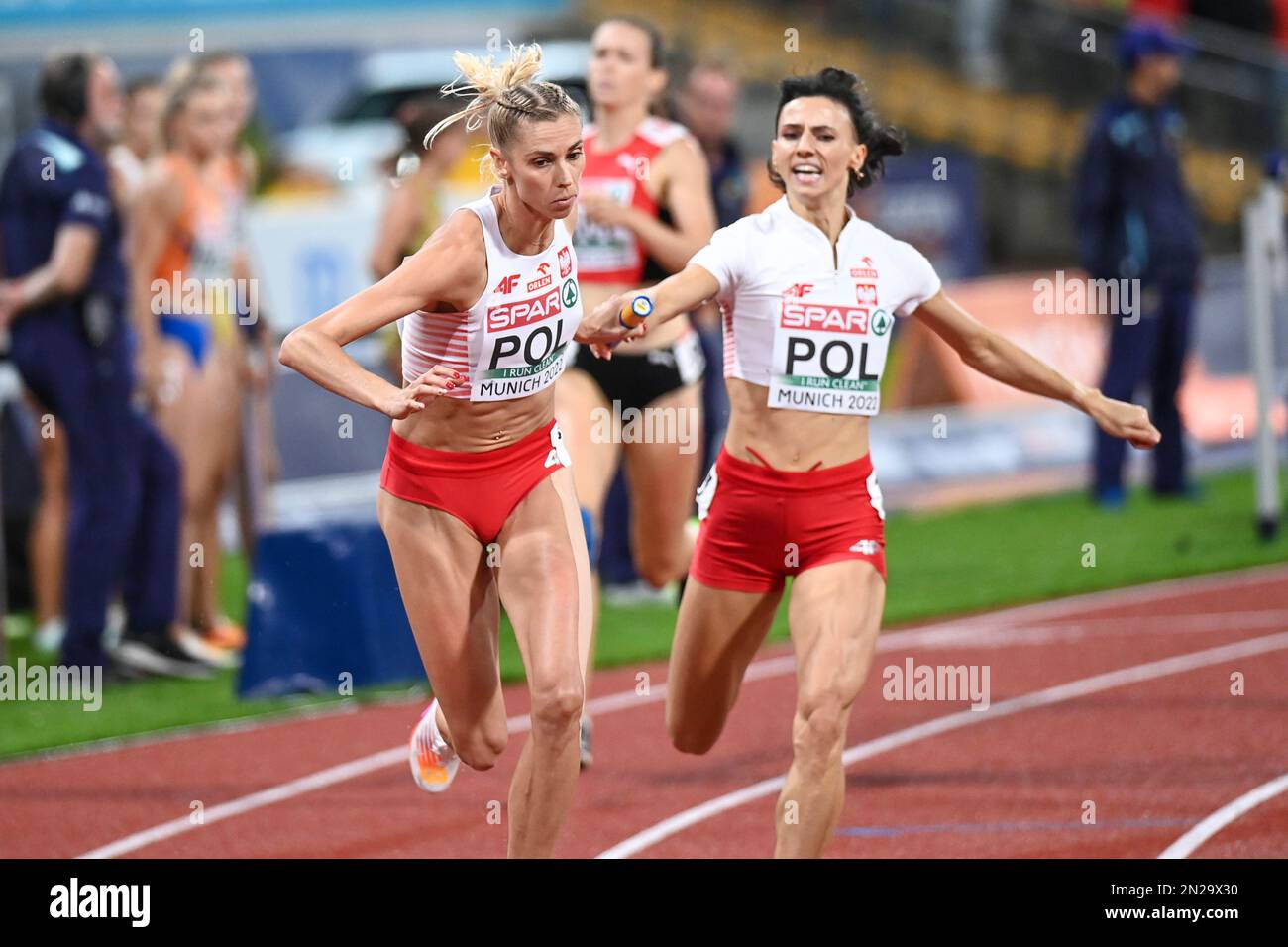 Iga Baumgart-Witan, Anna Kielbasinska (Poland). 4x400 relay race women ...
