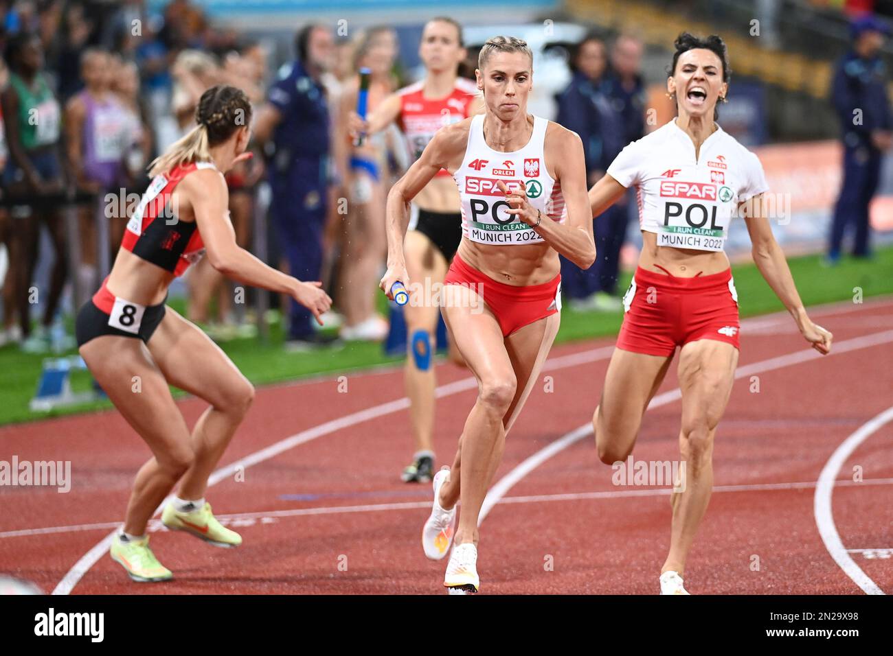 Iga Baumgart-Witan, Anna Kielbasinska (Poland). 4x400 relay race women ...