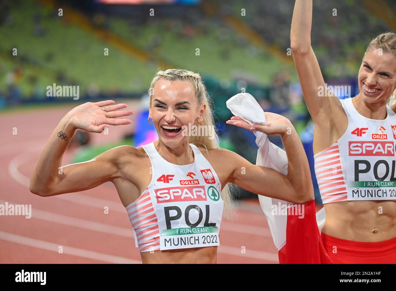 Justyna Swiety-Ersetic, Iga Baumgart-Witan (Poland). 4x400 relay race ...