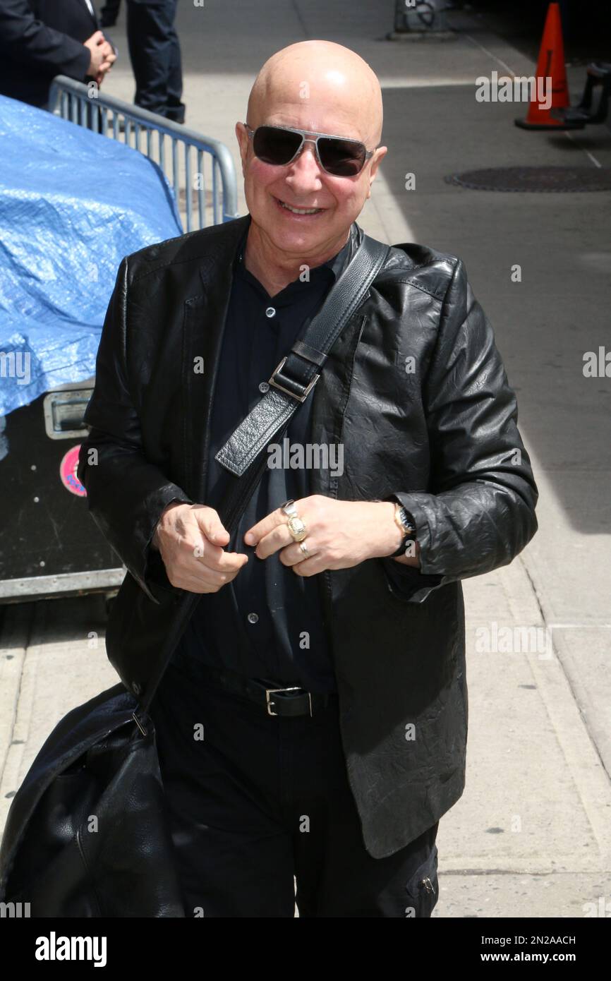 Paul Shaffer arrives for the last taping of the "Late Show With David ...