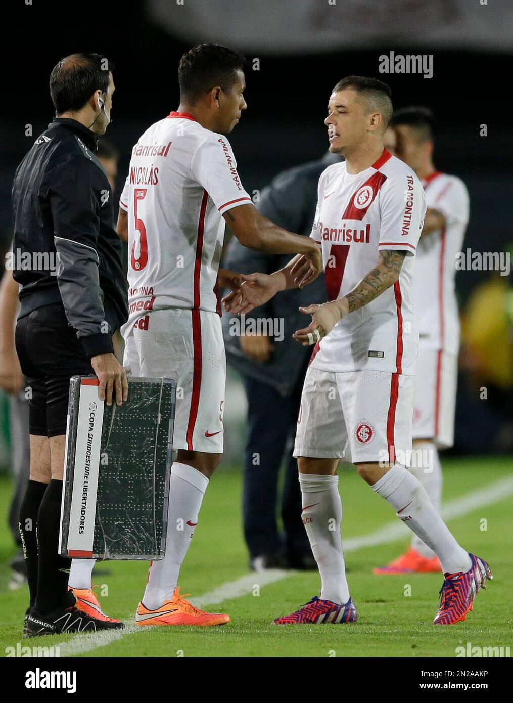 Andres D'Alessandro of Brazil's Internacional, right, is replaced by ...