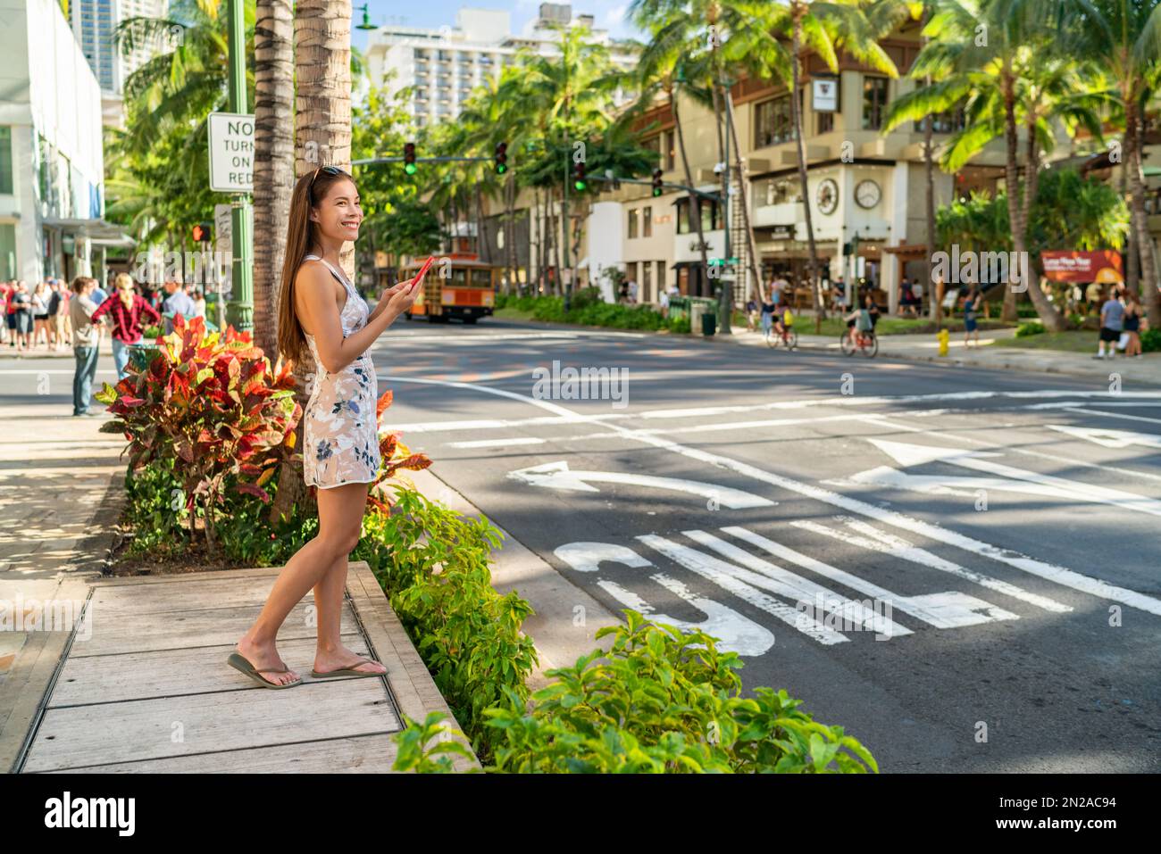 People walking honolulu hi-res stock photography and images - Alamy