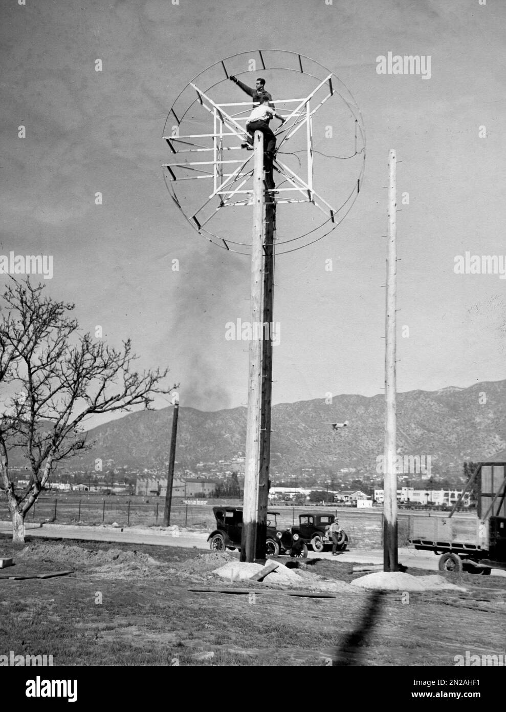 This new shortwave radio antenna, recently developed, is now installed ...