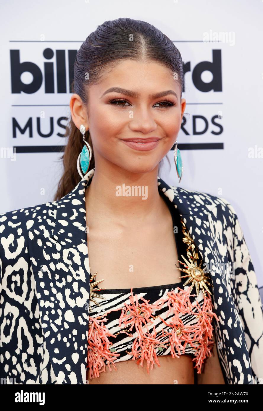 Zendaya arrives at the Billboard Music Awards at the MGM Grand Garden ...
