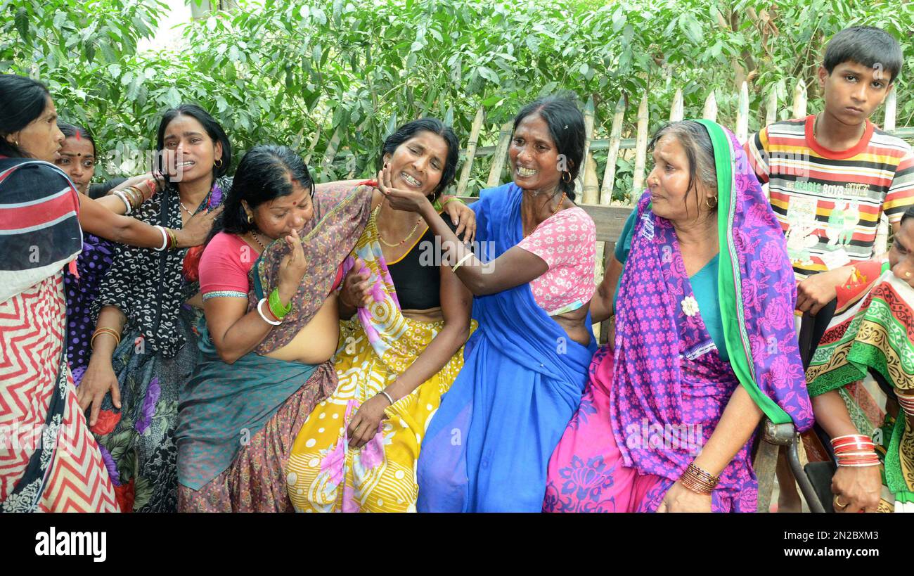 Toppling wall hi-res stock photography and images - Alamy