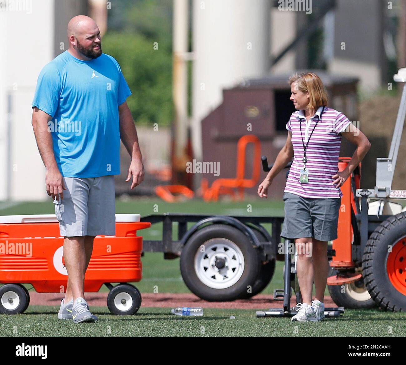 Cincinnati Bengals veteran offensive tackle Andrew Whitworth, left ...