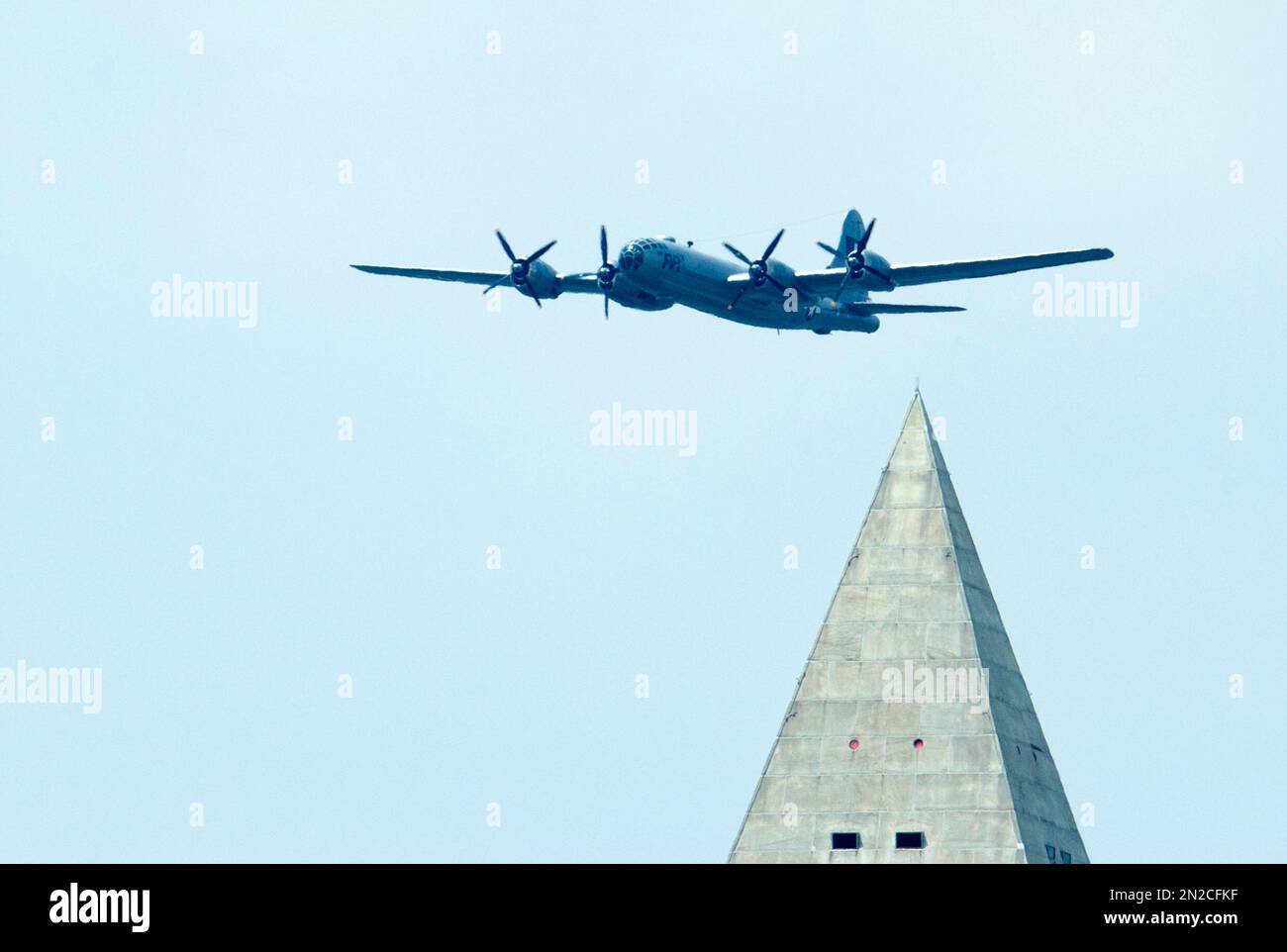 A Boeing B-29 Superfortress flies near the Washington Monument in ...