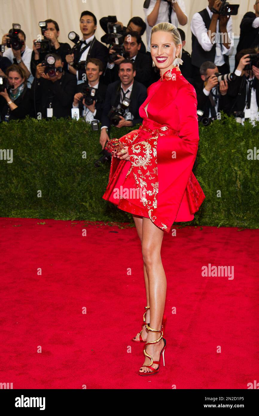 Karolina Kurkova Arrives At The Metropolitan Museum Of Art S Costume