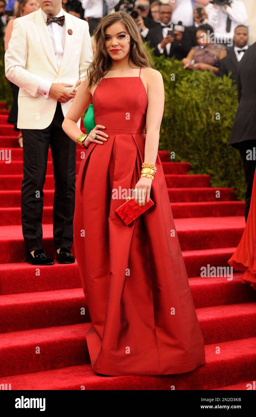 Hailee Steinfeld arrives at The Metropolitan Museum of Art's Costume ...