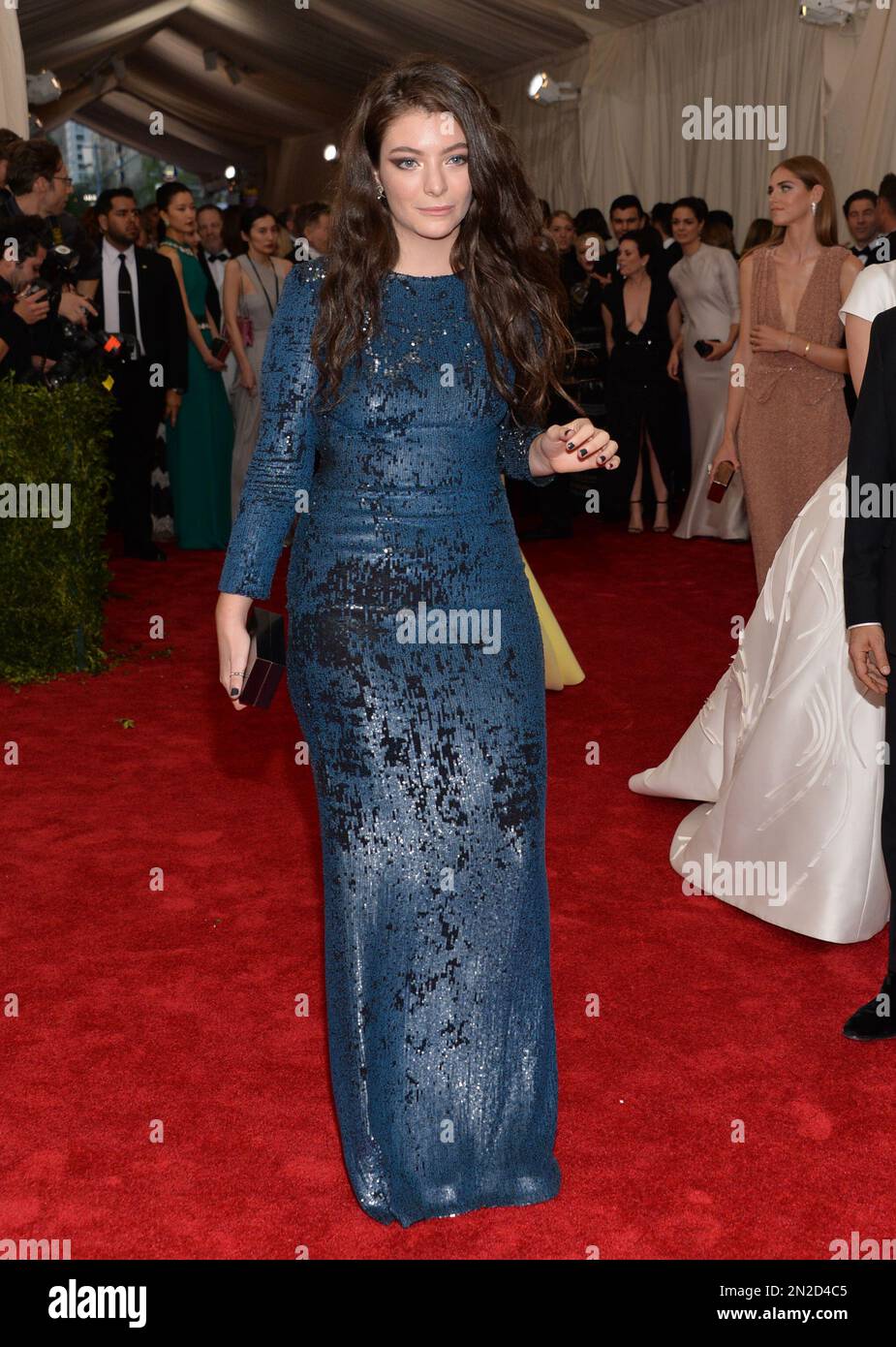 Lorde arrives at The Metropolitan Museum of Art's Costume Institute ...