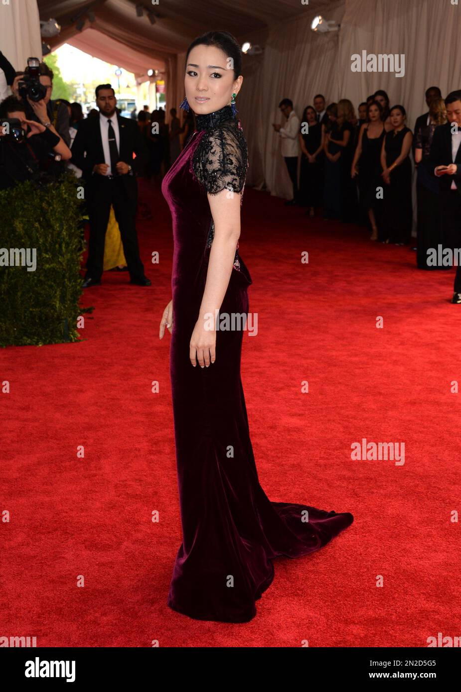 Gong Li arrives at The Metropolitan Museum of Art's Costume Institute ...