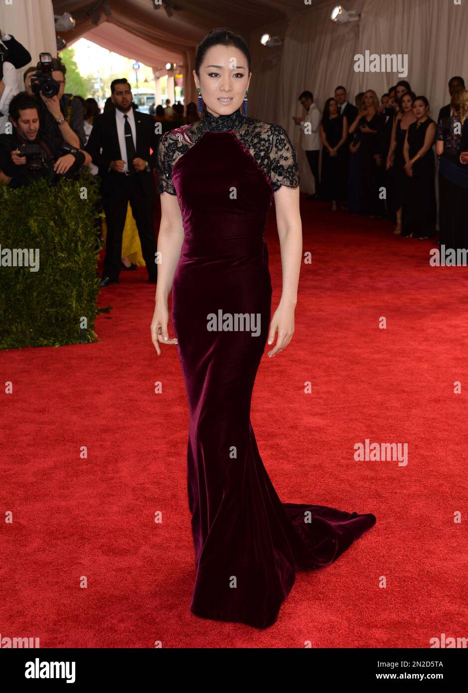 Gong Li arrives at The Metropolitan Museum of Art's Costume Institute ...