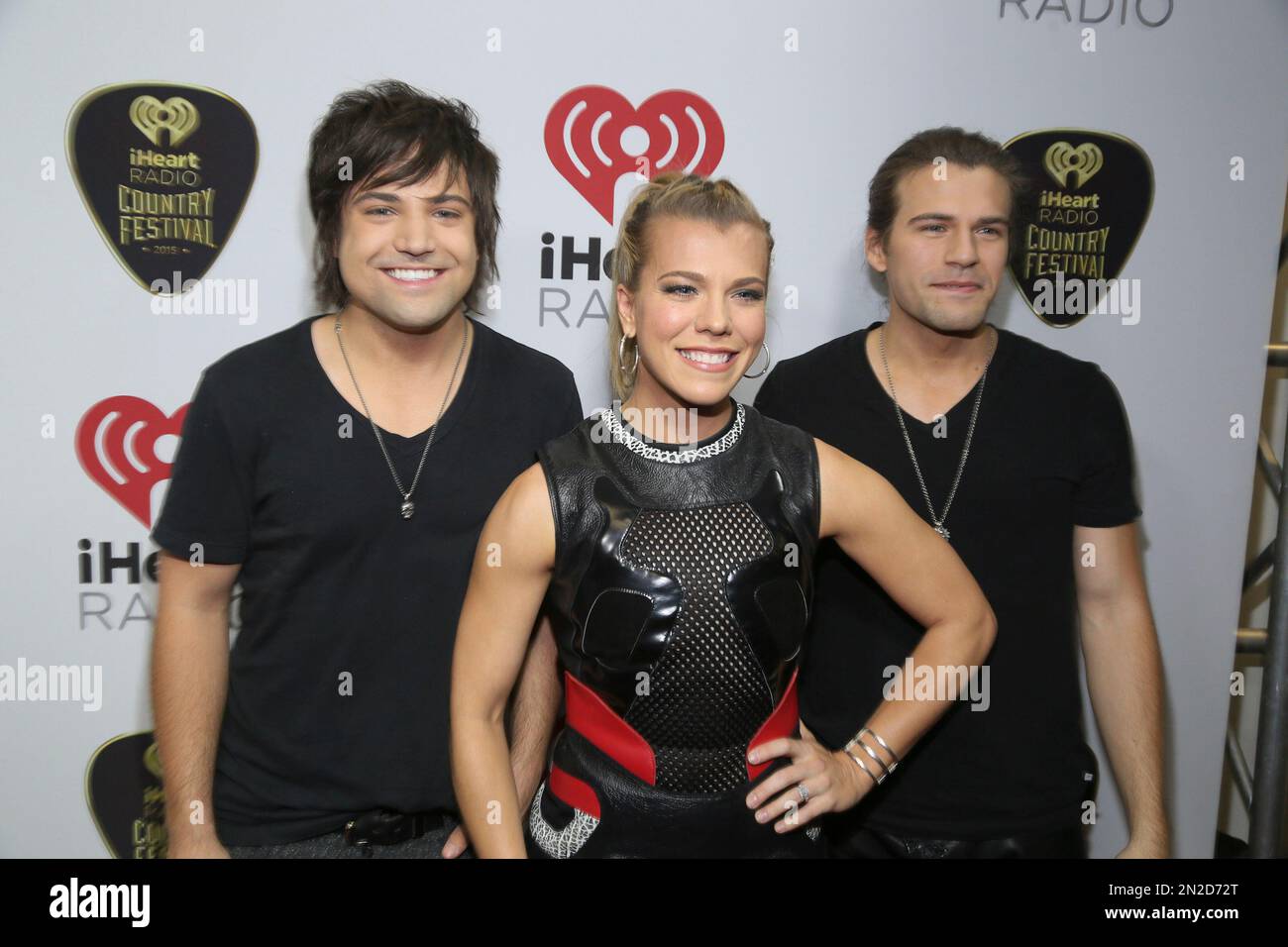 Kimberly, Neil and Reid Perry, of The Band Perry, arrive at the ...