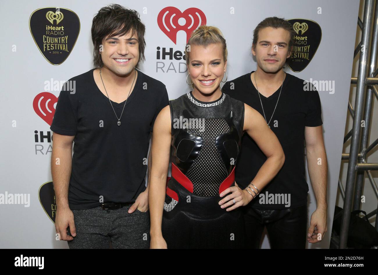 Kimberly, Neil and Reid Perry, of The Band Perry, arrive at the ...