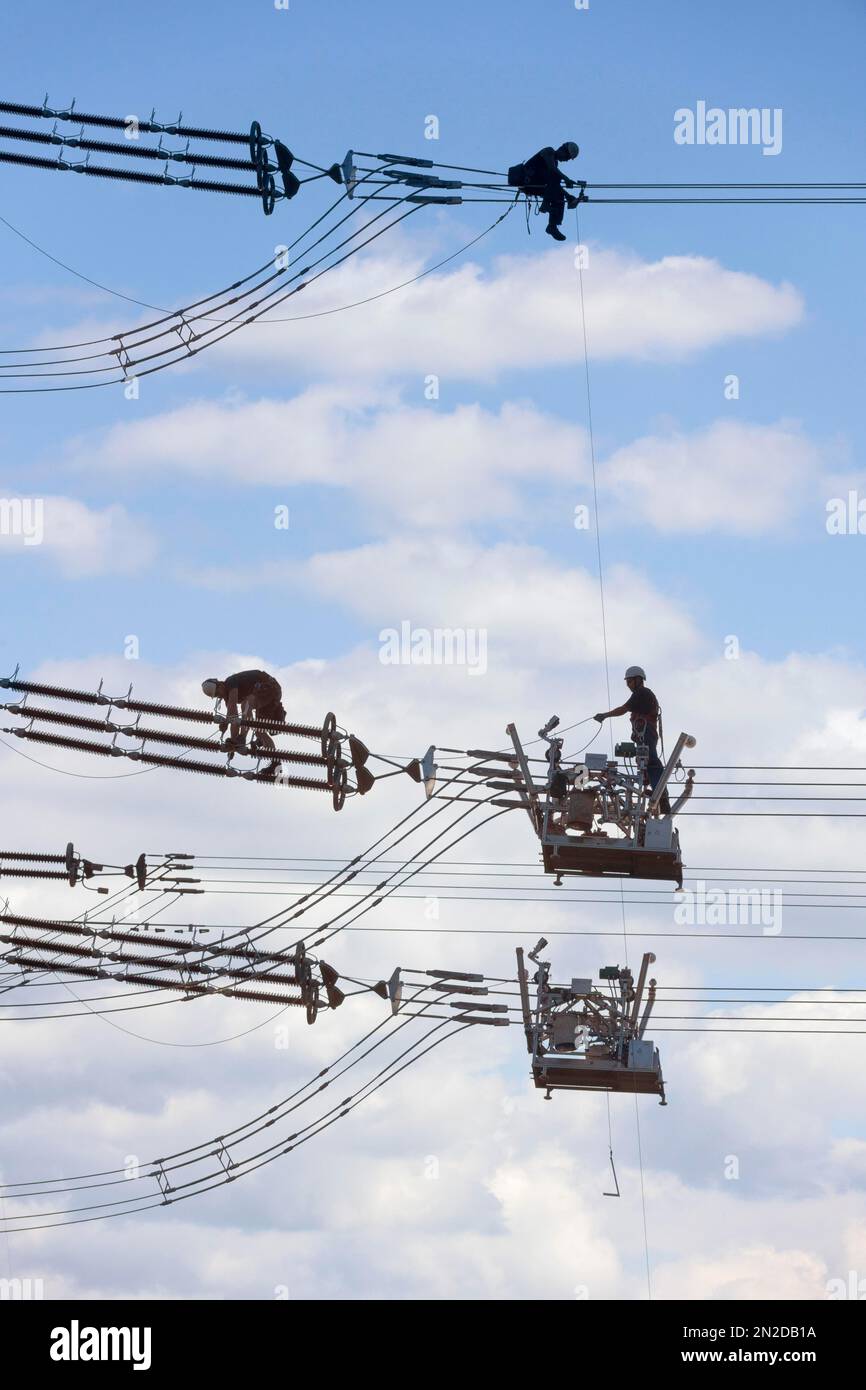 High-voltage fitters at work, overhead lines, pylons, Baden ...